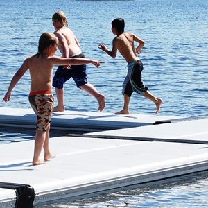 Comment construire un ponton flottant avec le système EasyFloat de Dock ...